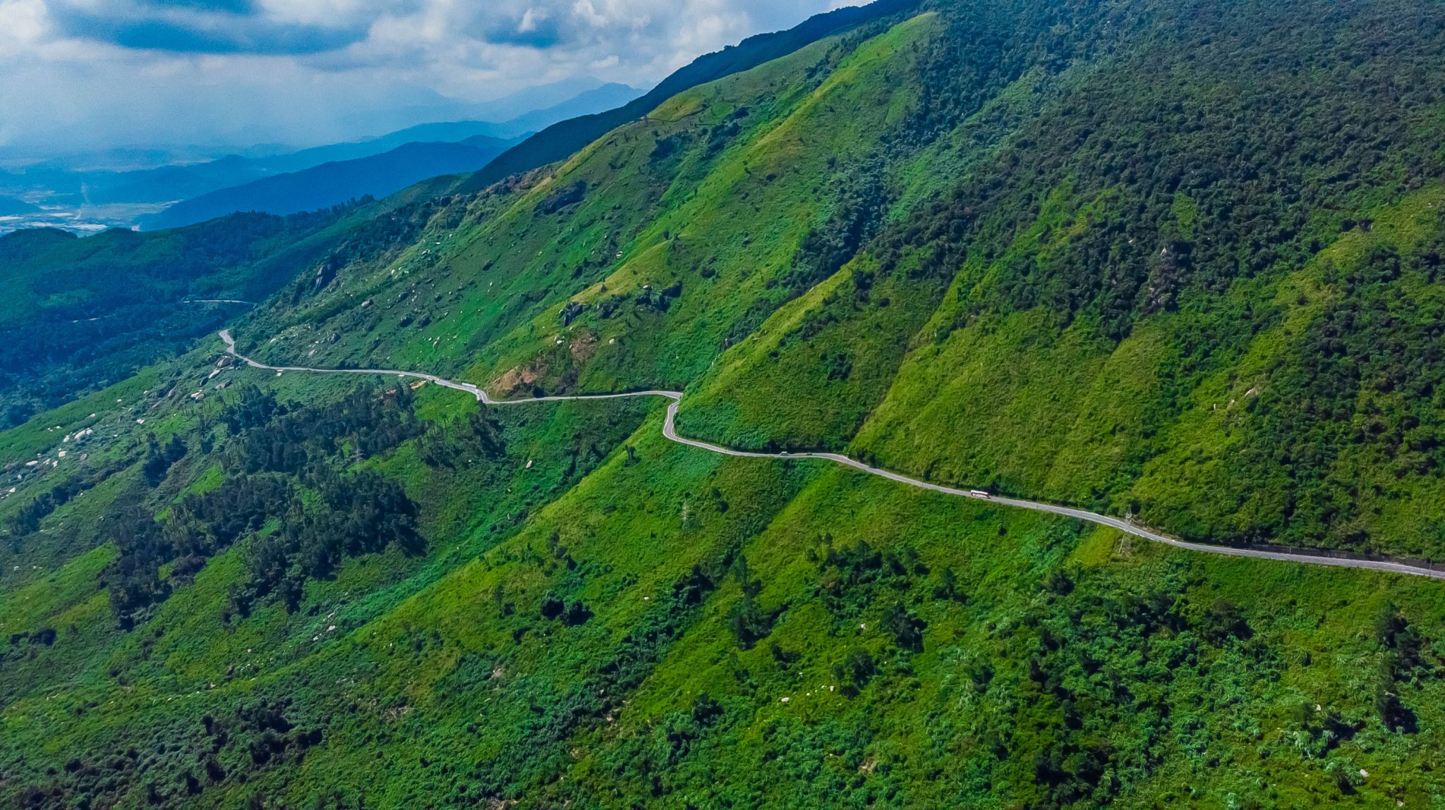 The ultimate guide to conquering Vietnam's Hai Van Pass - Bookaway