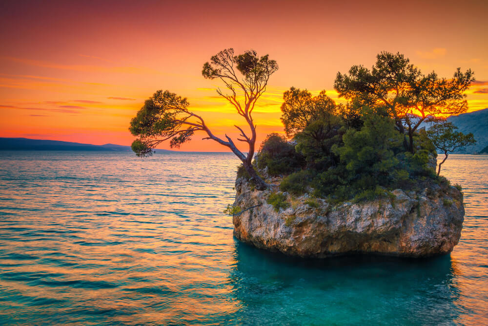 Best Brela Beach Croatia Hot Spots for Beach-Hopping - Bookaway