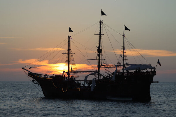 Traveler's Guide to Playa Camarones (Vallarta, Mexico) - Bookaway