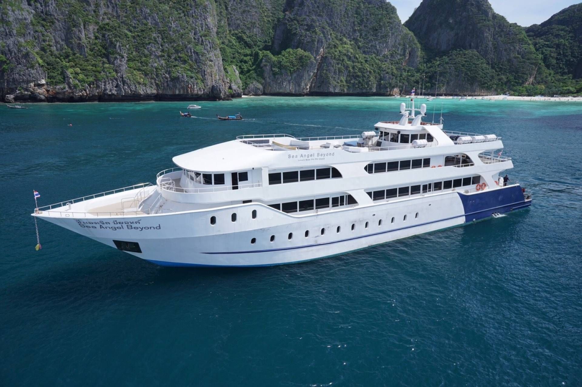 Sea Angel Cruise - Book your ride
